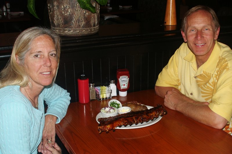 Tony Roma’s celebrates 25 years in PB by giving back to community